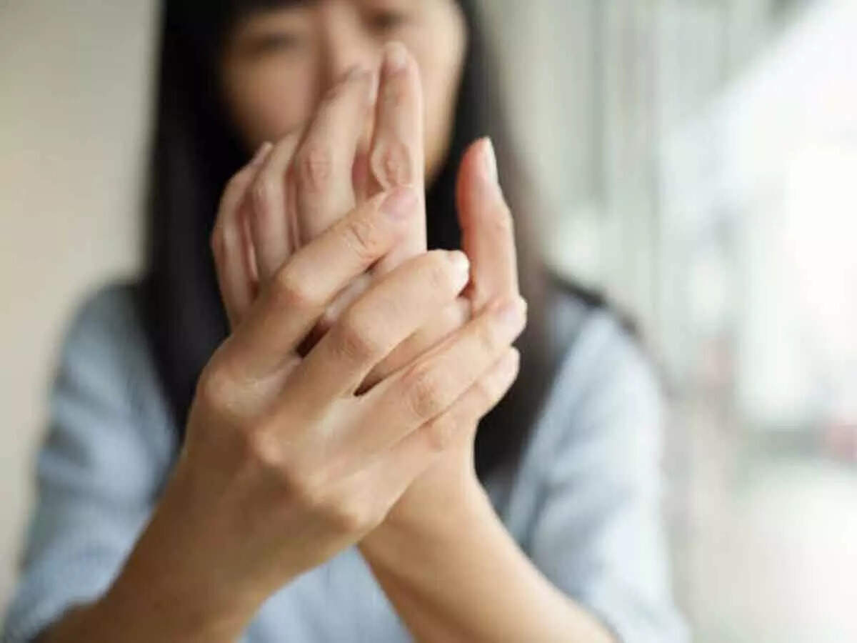 Vitamin D deficiency: 7 warning signs & Indian foods to fix it