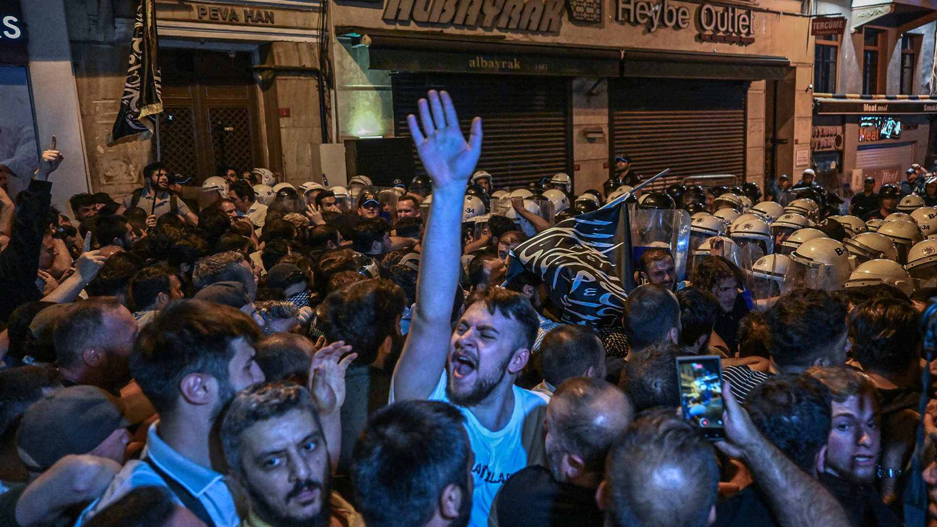 Clashes in Istanbul over alleged 'Prophet Muhammad' cartoon