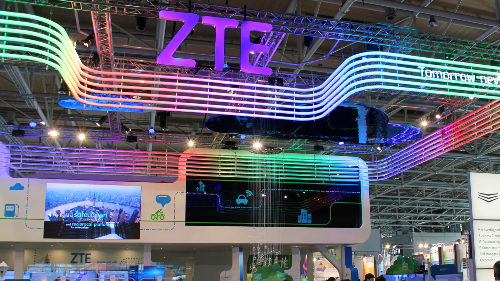 ZTE’s New Smartphone Hints at What the iPhone 18 Might Become