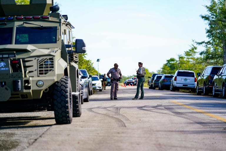 Live updates: President Trump arrives at Alligator Alcatraz for tour in ...