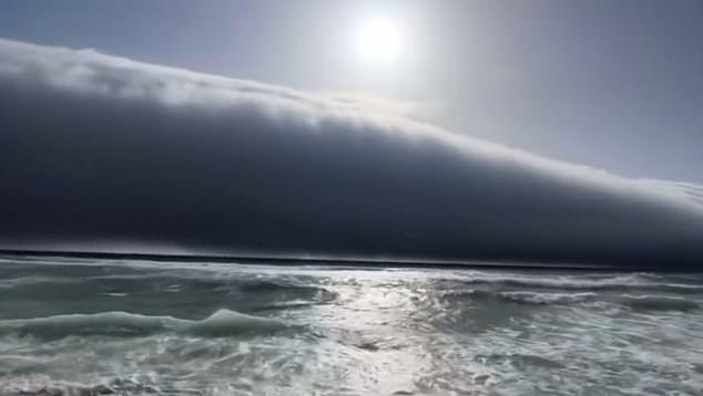 What is a 'roll cloud'? The weather phenomenon behind tsunami-like wall ...