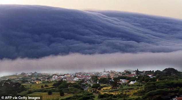 What is a 'roll cloud'? The weather phenomenon behind tsunami-like wall ...