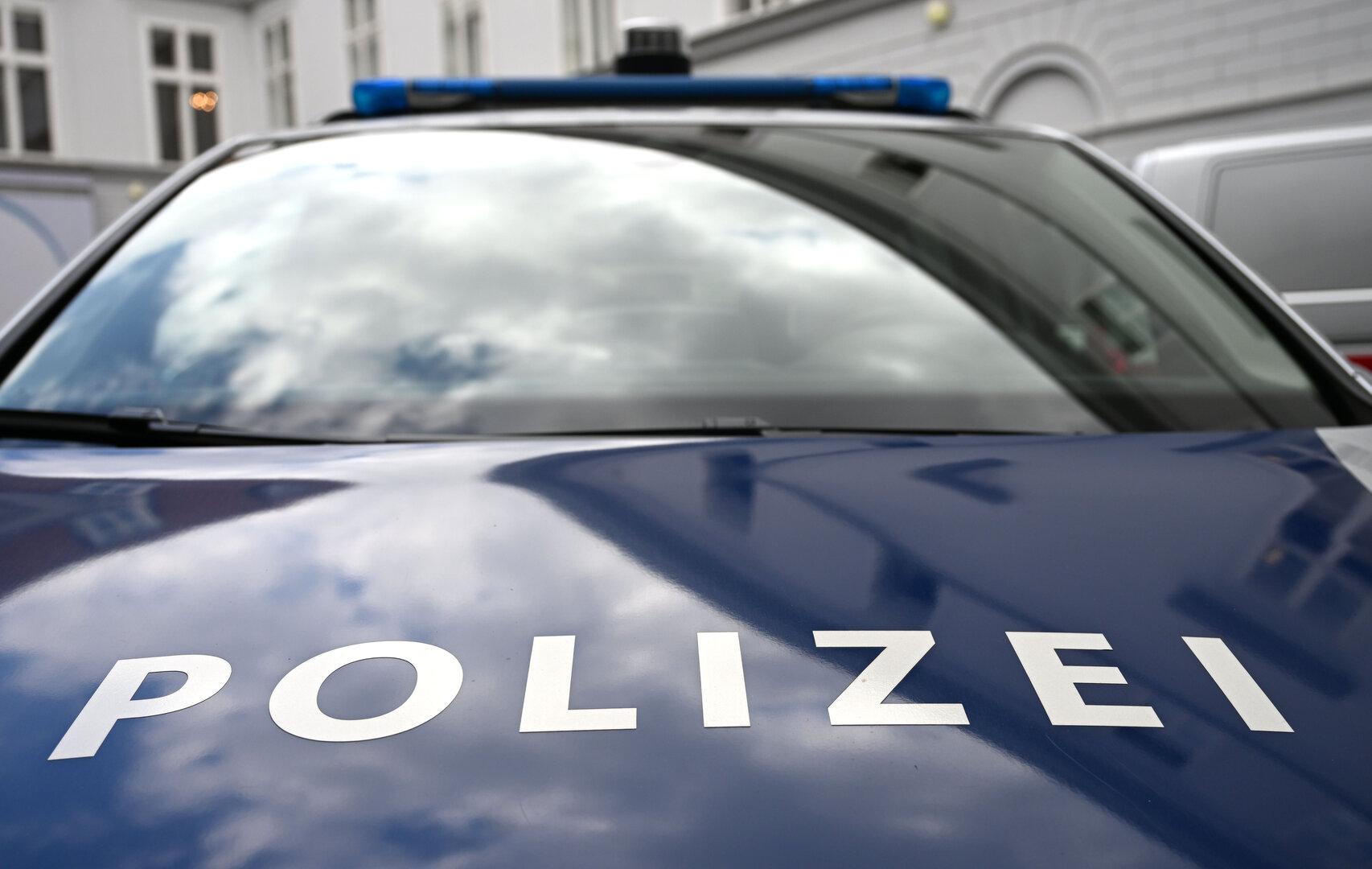 Zeugen gesucht: Zivilfahrzeug der Vorarlberger Polizei in Brand gesteckt