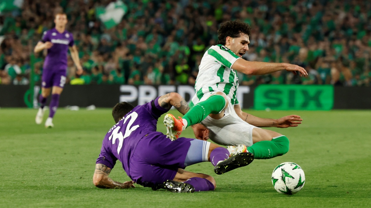 UEFA: Τιμωρίες για Μπέτις και Φιορεντίνα