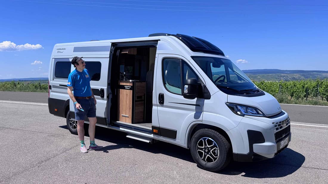 Karmann Dexter 635 (2026): Bus mit viel Stauraum dank elektrischem Hubbett