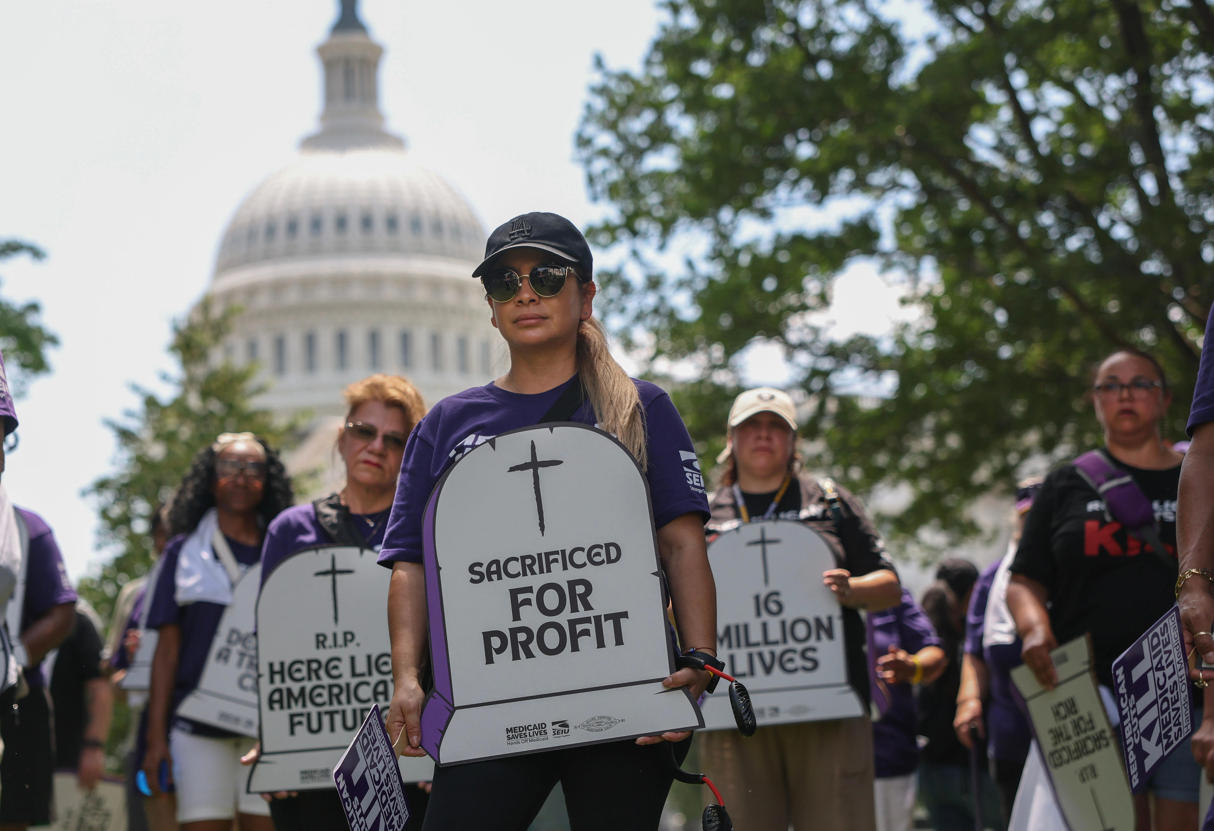 A casket protest: Tennessee congressional members draw demonstrations ...