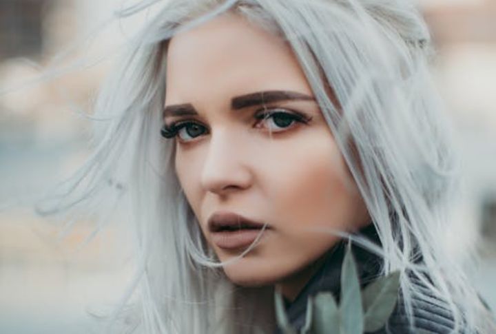 10 Tips For Making The Gray Hair Transition Seamless