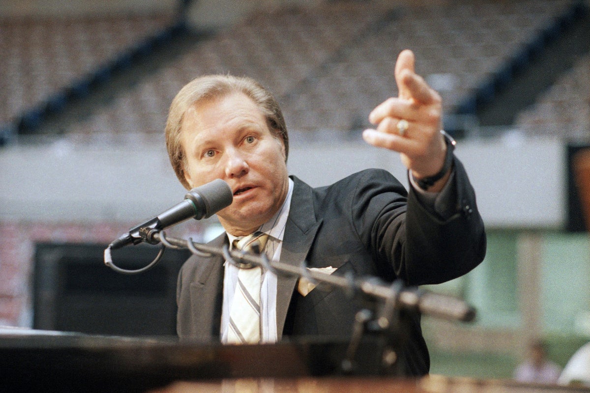 Controversial megachurch televangelist Jimmy Swaggart dies at age 90 ...