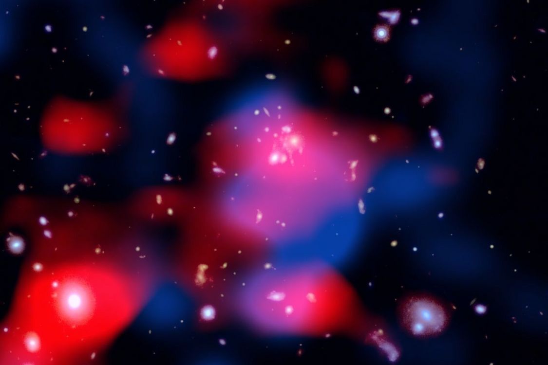 Astonishing 'halo' of high-energy particles around giant galaxy cluster ...