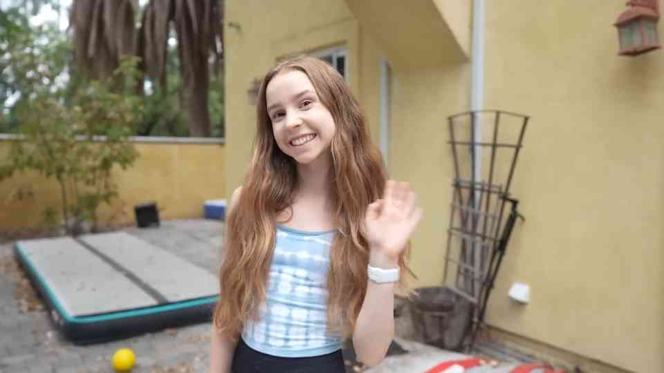 I Challenge the World’s Most Flexible Girl! (Ft. Anna McNulty)