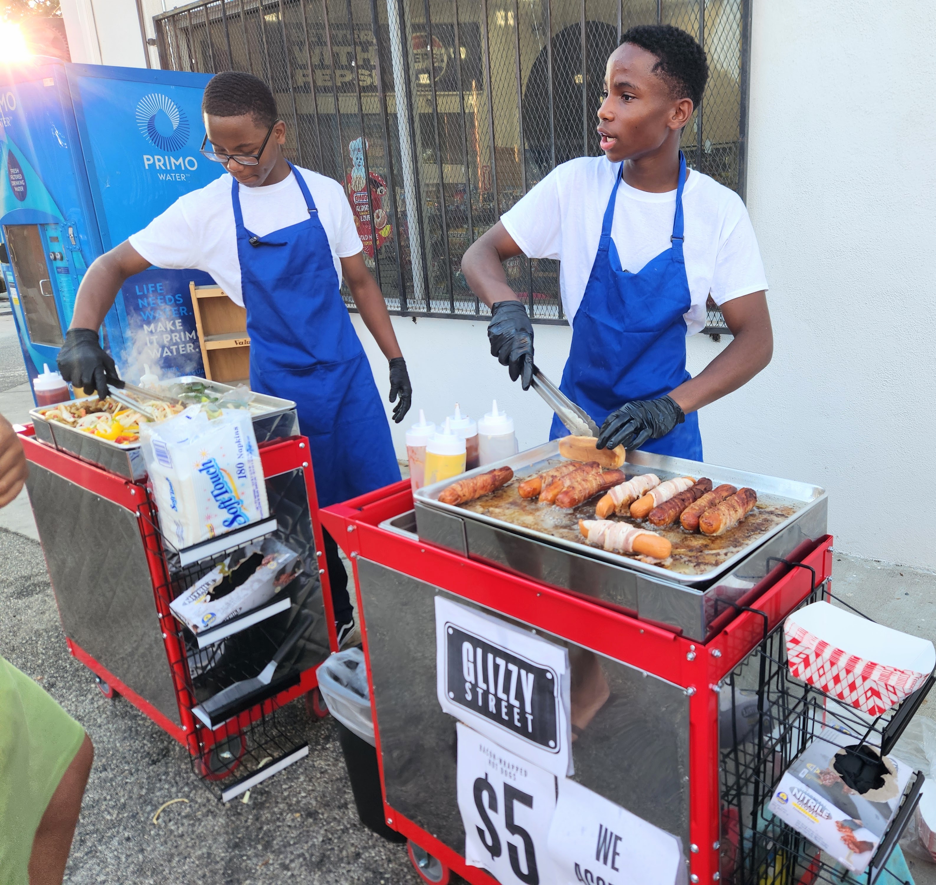 These 15-Year-Old Twins Opened a Viral Hot Dog Stand at a Gas Station ...