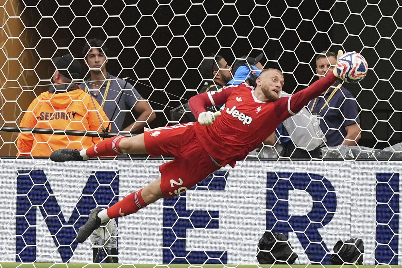 Gonzalo García's header powers Real Madrid past Juventus 1-0 and into ...