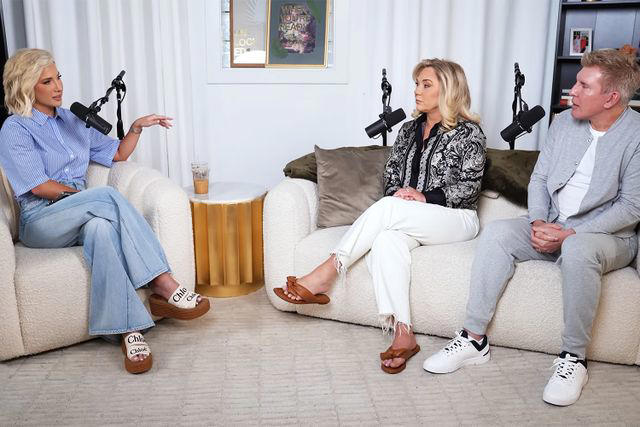 Savannah Chrisley Tells Sister Lindsie 'We’re No Longer Family, Lose ...