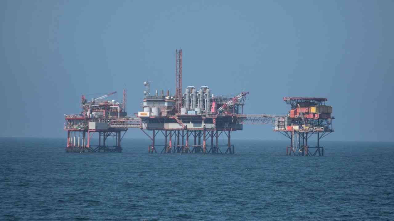 Amerikaanse kustwacht redt arbeider met pijn op de borst van boorplatform