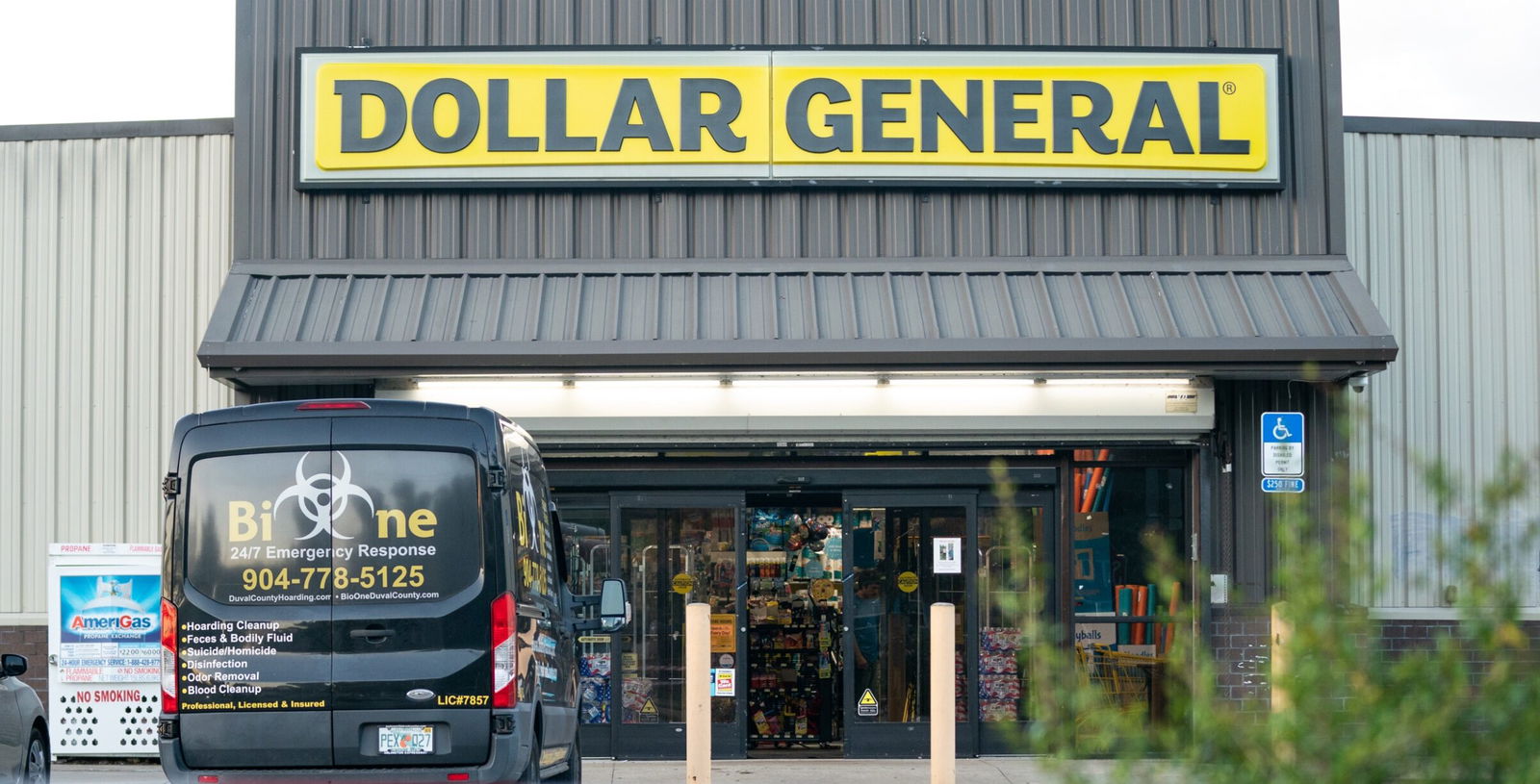 Customers Filmed Being Locked In Chicago Dollar General Store While ...