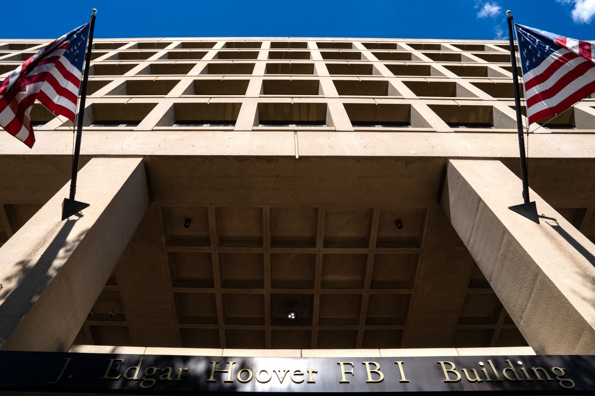 Trump ditches plans to move FBI out of DC and is instead ready to house ...