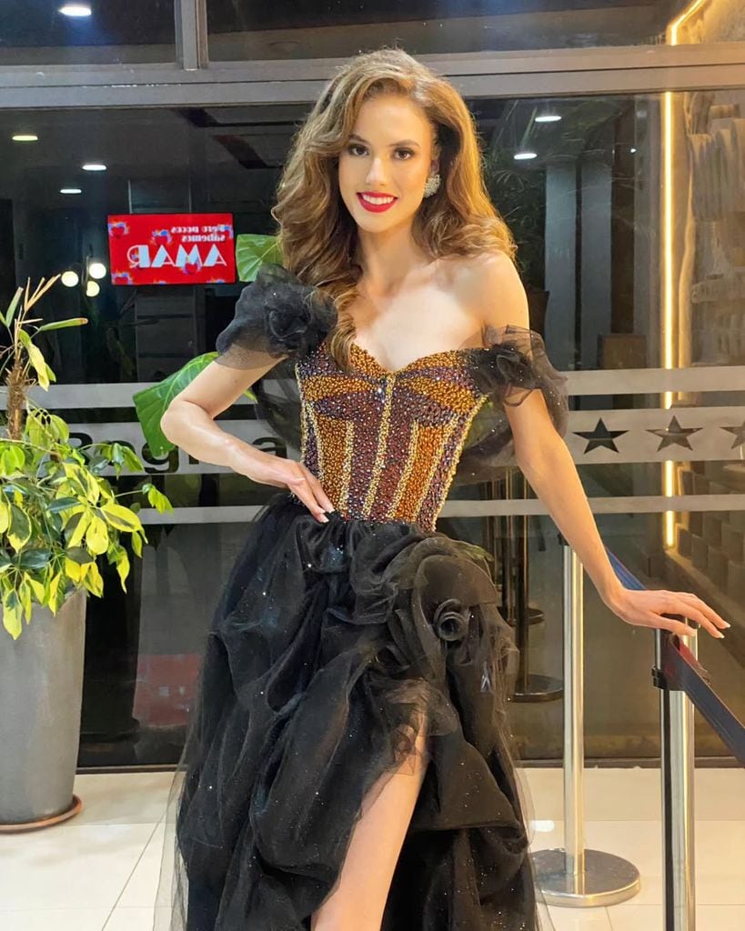 Yessica Hausermann, de ascendencia suiza, es coronada como Miss Bolivia ...