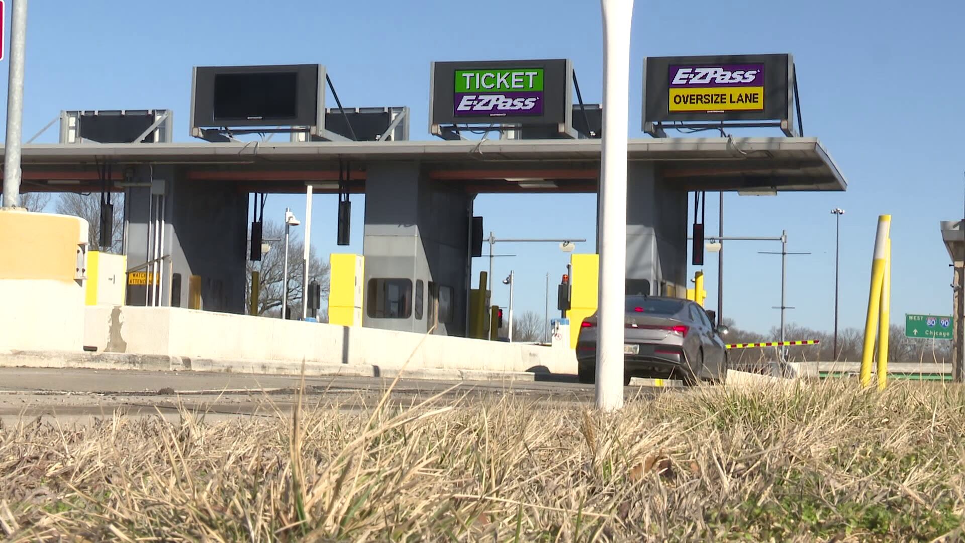 Indiana Toll Road bans high-profile vehicles Friday due to high wind ...