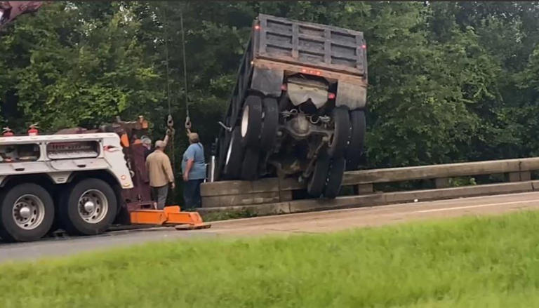 HPD: Multiple accidents shut down Interstate 59 northbound lanes near U ...