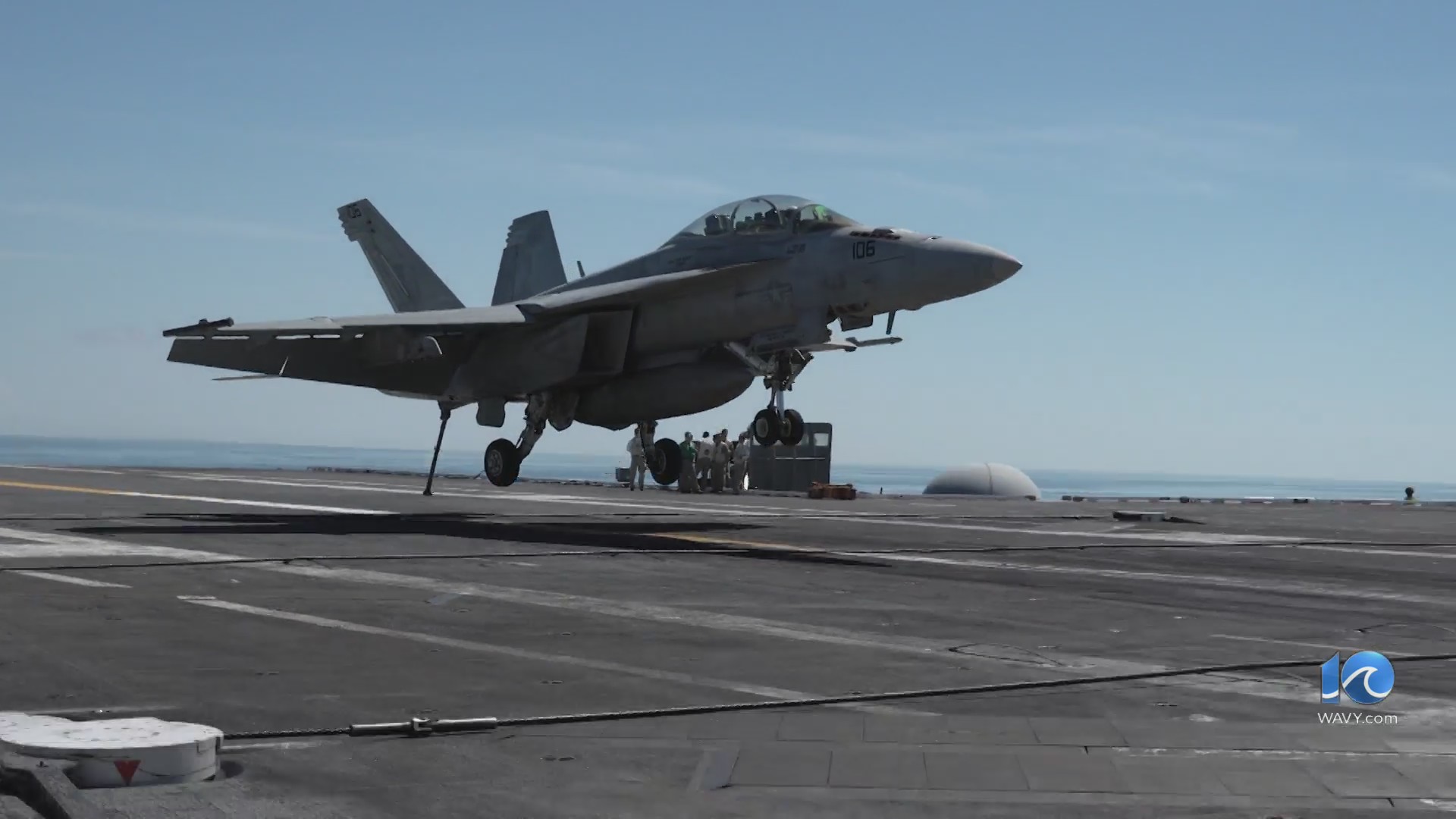 Junior pilots get practice on USS George H.W. Bush