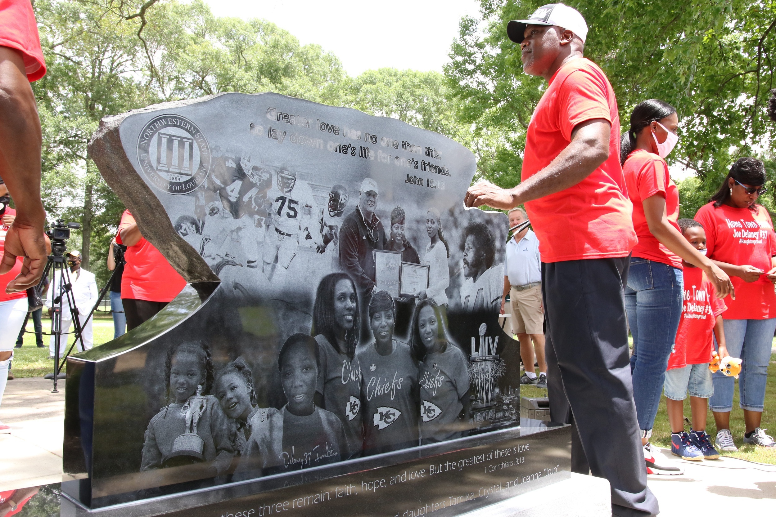 'Tragically passed away a hero': Kansas City Chiefs honor RB who died ...