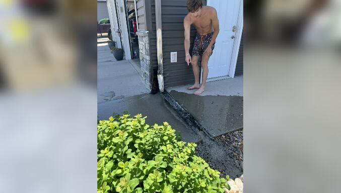 Teens in Mandan spring into action to save burning home