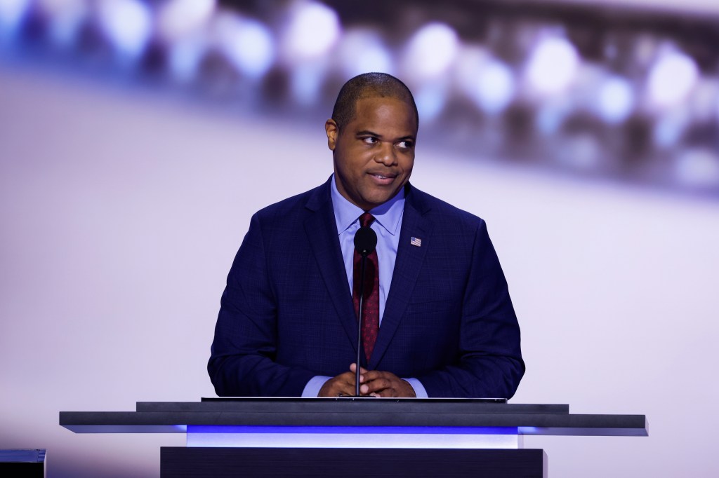 Dallas Mayor Eric Johnson invites ‘concerned’ New Yorkers to move to ...