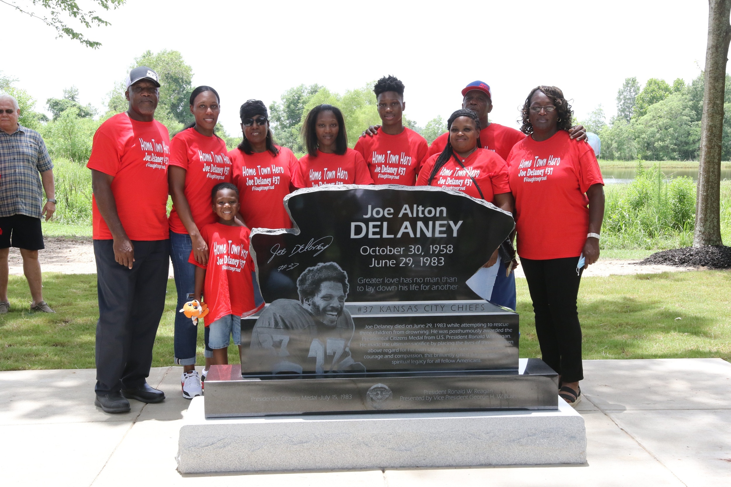 'Tragically passed away a hero': Kansas City Chiefs honor RB who died ...