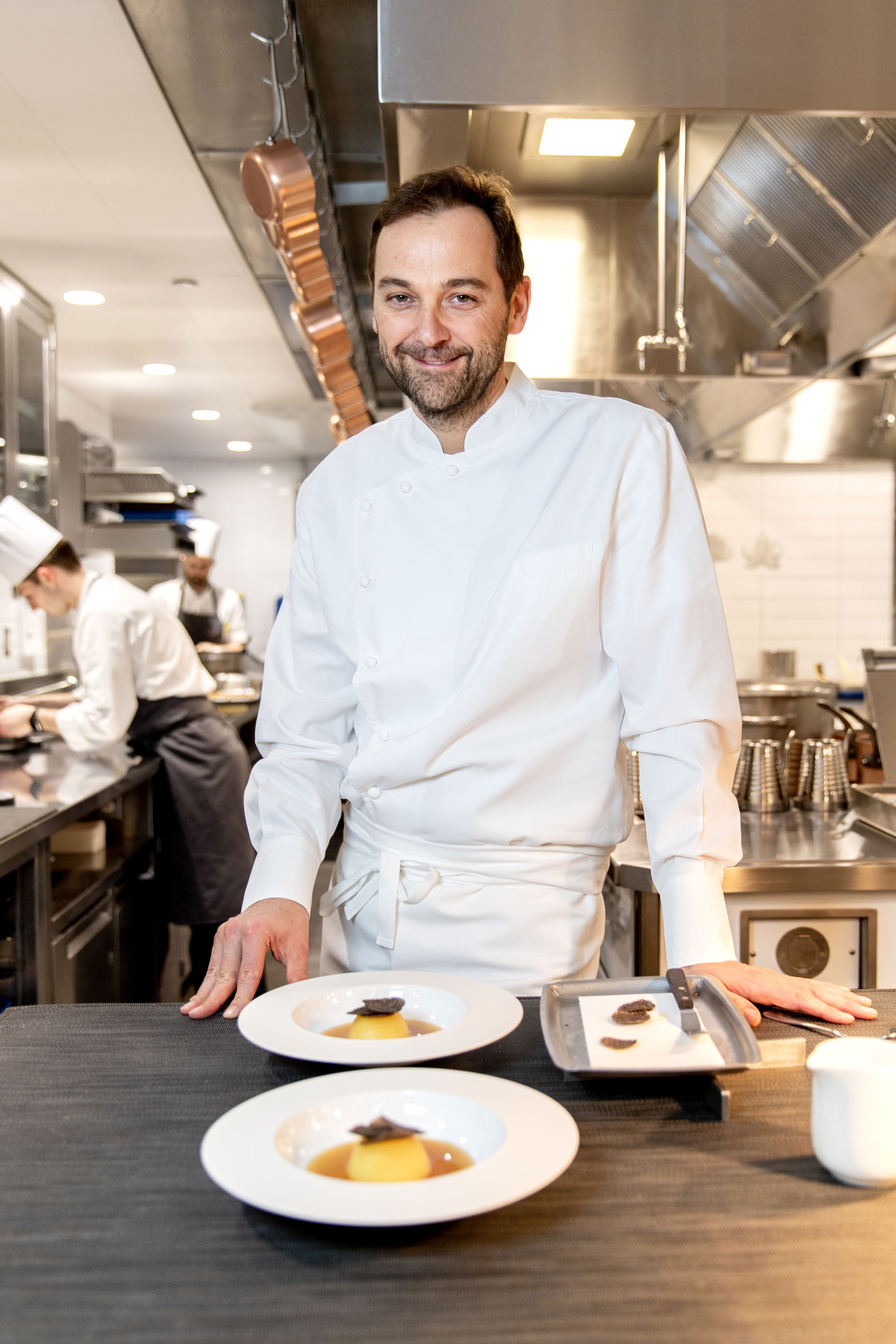 Chef Daniel Humm marries ‘Succession’s’ Annabelle Dexter Jones in star ...
