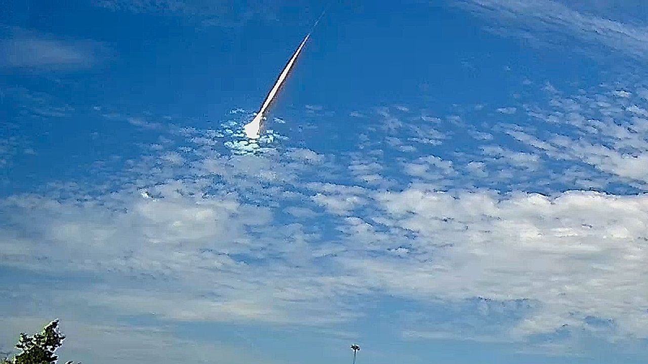 Dashcam captures meteor blazing across Georgia's daytime sky