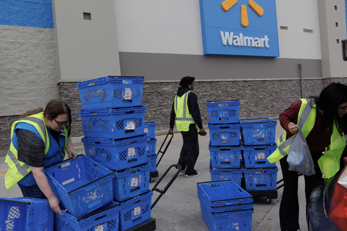 Walmart Workers Vanish Overnight and Employees Sound the Alarm