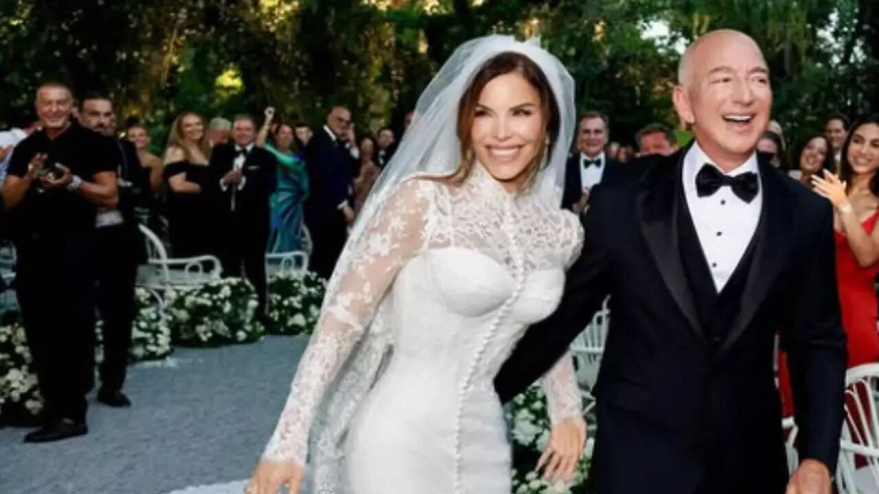 Jeff Bezos gave all wedding guests this lavish gift, and it’s turning heads