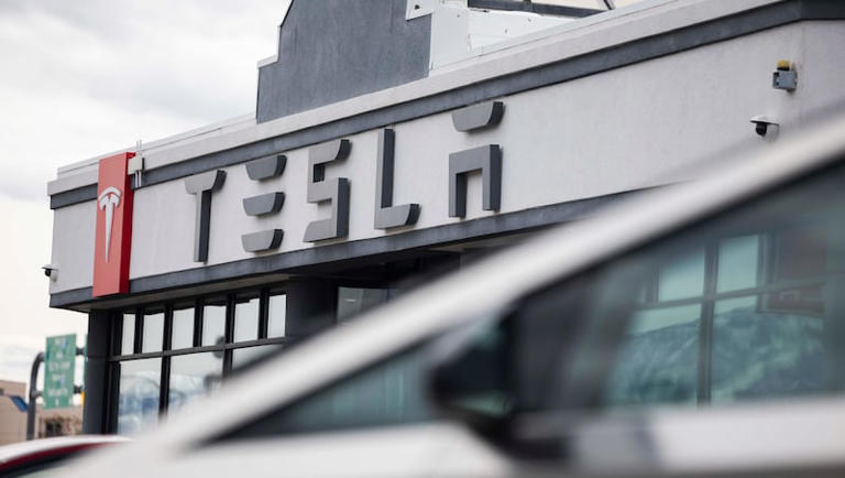 Tesla shares tanking after Trump trashes Elon Musk on social media