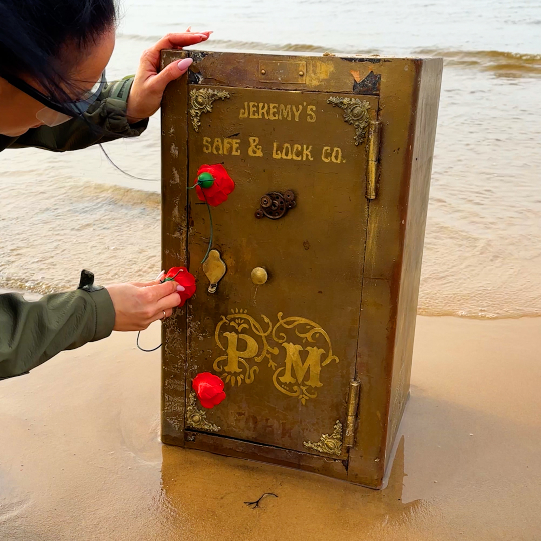 Sun, Sand, and Surprises! Buried Safe Found on the Beach 👀