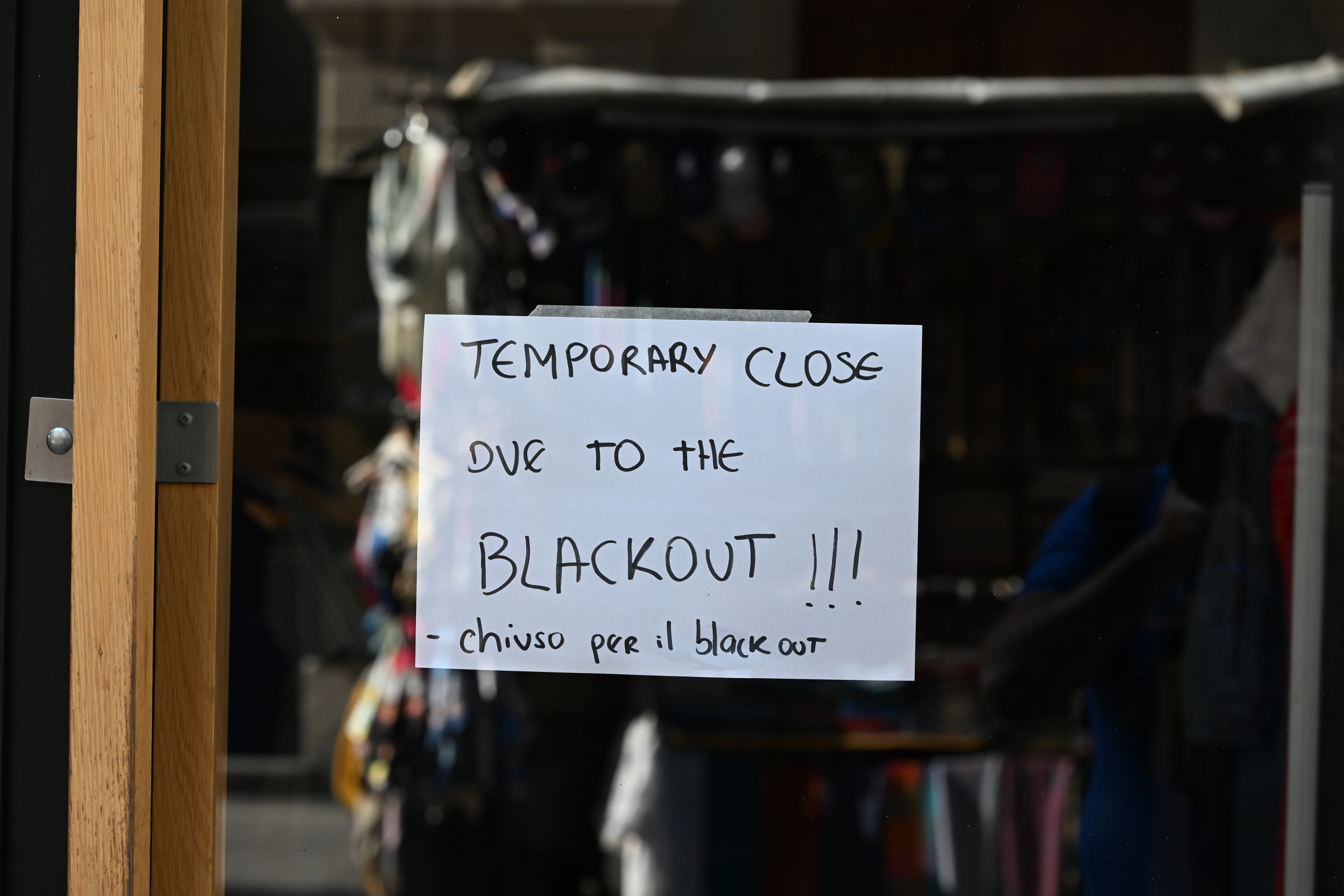 Blackout in Milan area, working to get power back