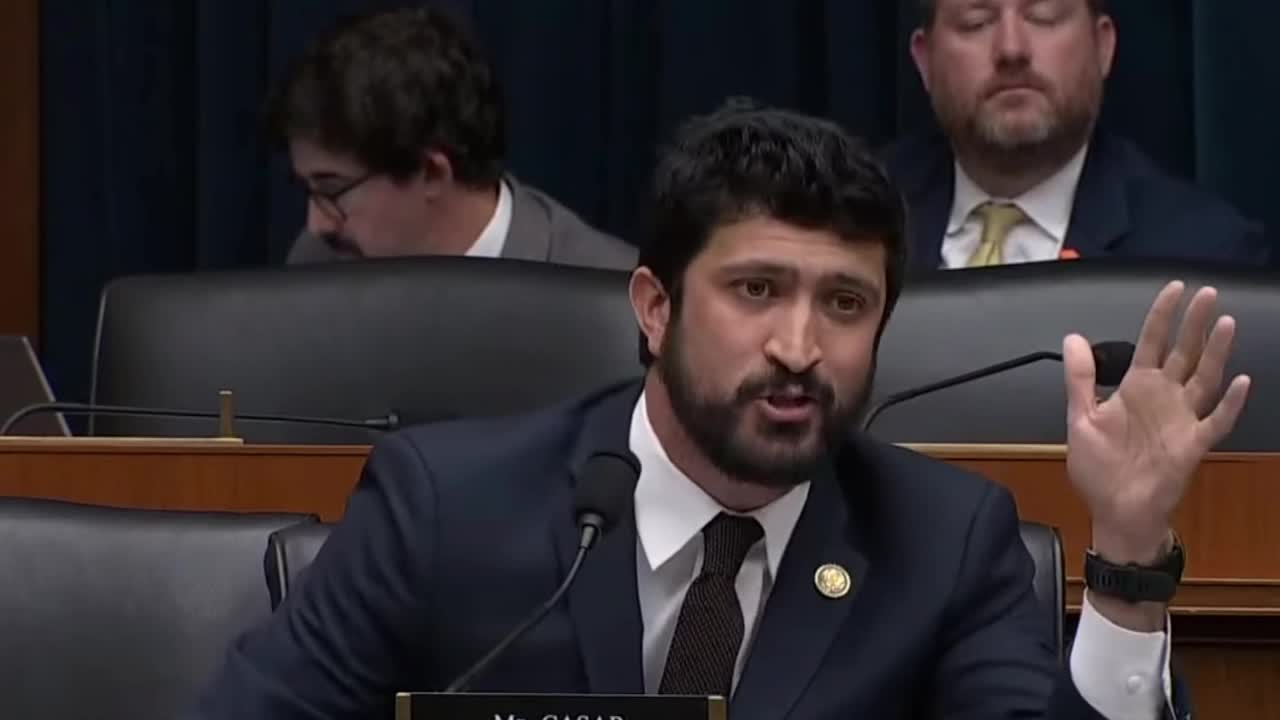 'You're A Billionaire, How Much Will You Make?: Linda McMahon Loses It ...