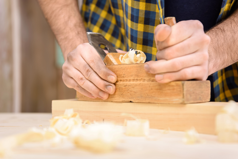 12 Traditional Crafting Tools That Outperform Modern Ones