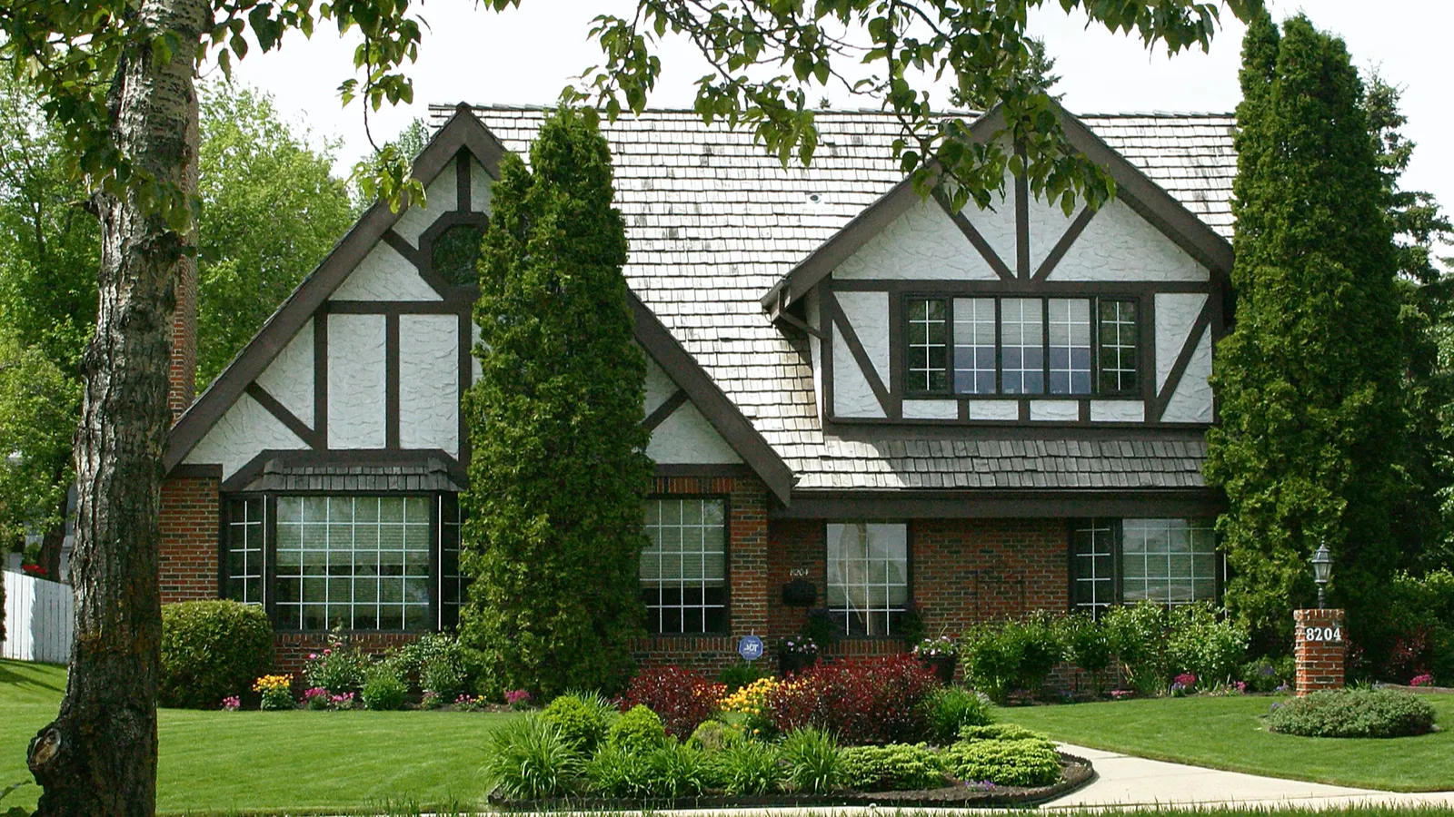 Tudor house features that make old cool again