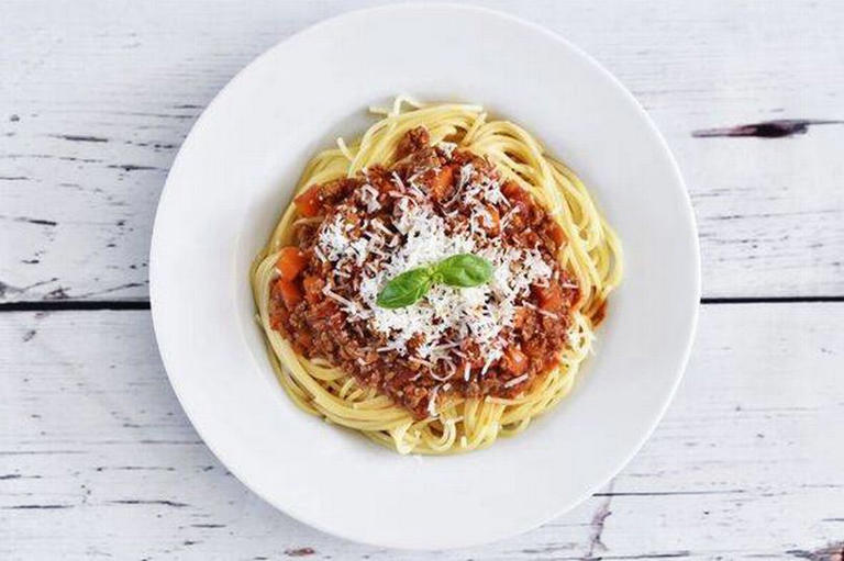 Chef's 'perfect' spaghetti bolognese uses ingredients already in your ...