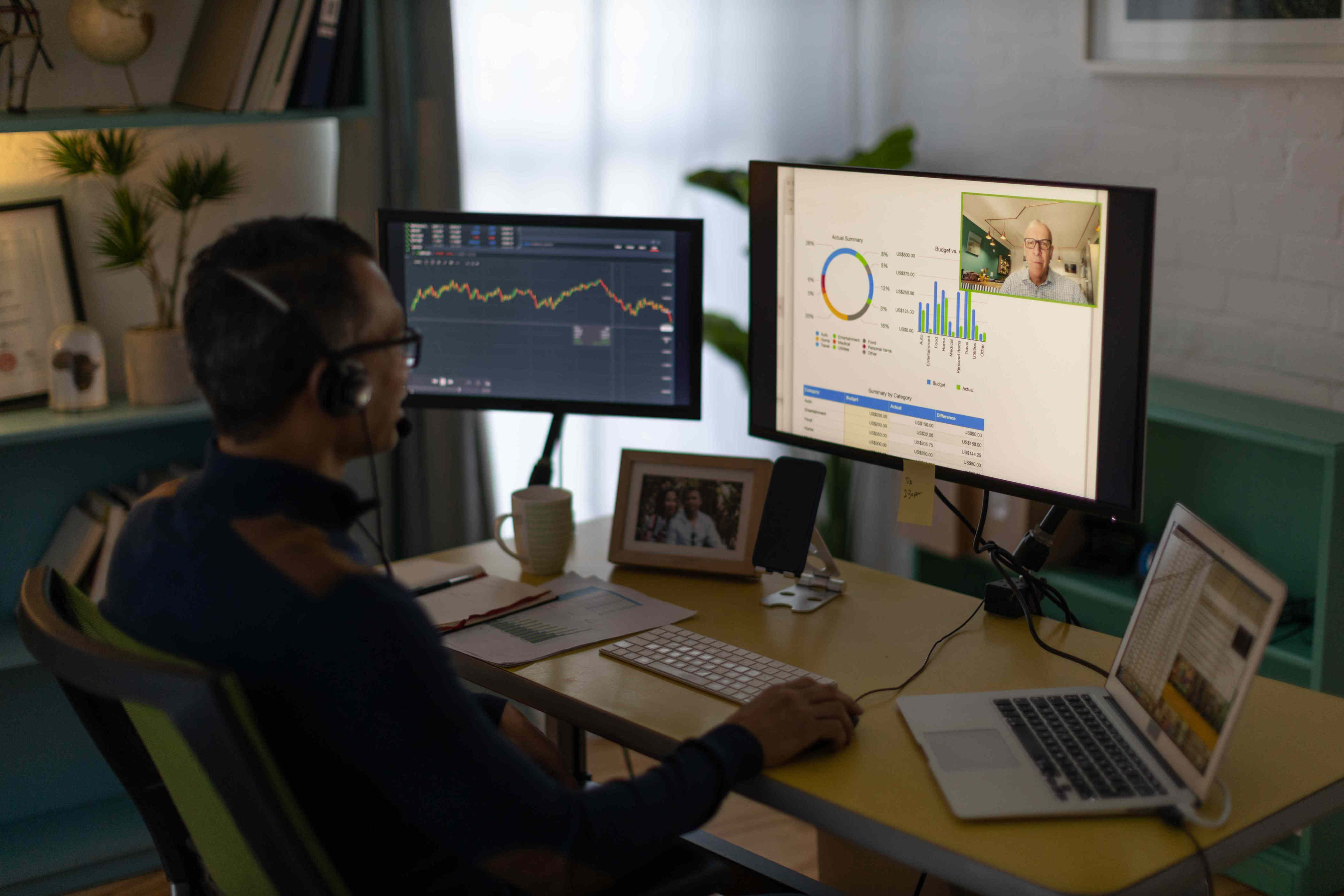 Spot Rate vs. Forward Rate: What's the Difference?