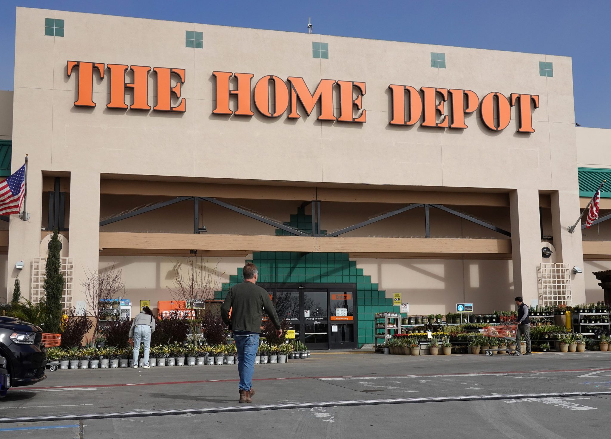 Home Depot made a key acquisition to corner the pro market—but some ...