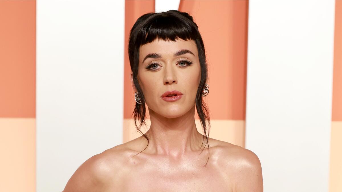 Tearful Katy Perry Thanks Fans For 'Always Being There' Amid Breakup
