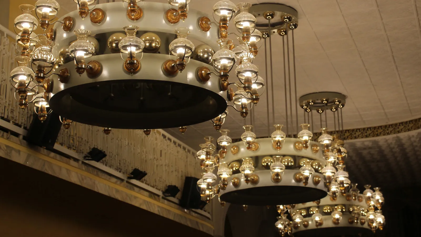 The hidden reason statement chandeliers are dominating 2026 interiors