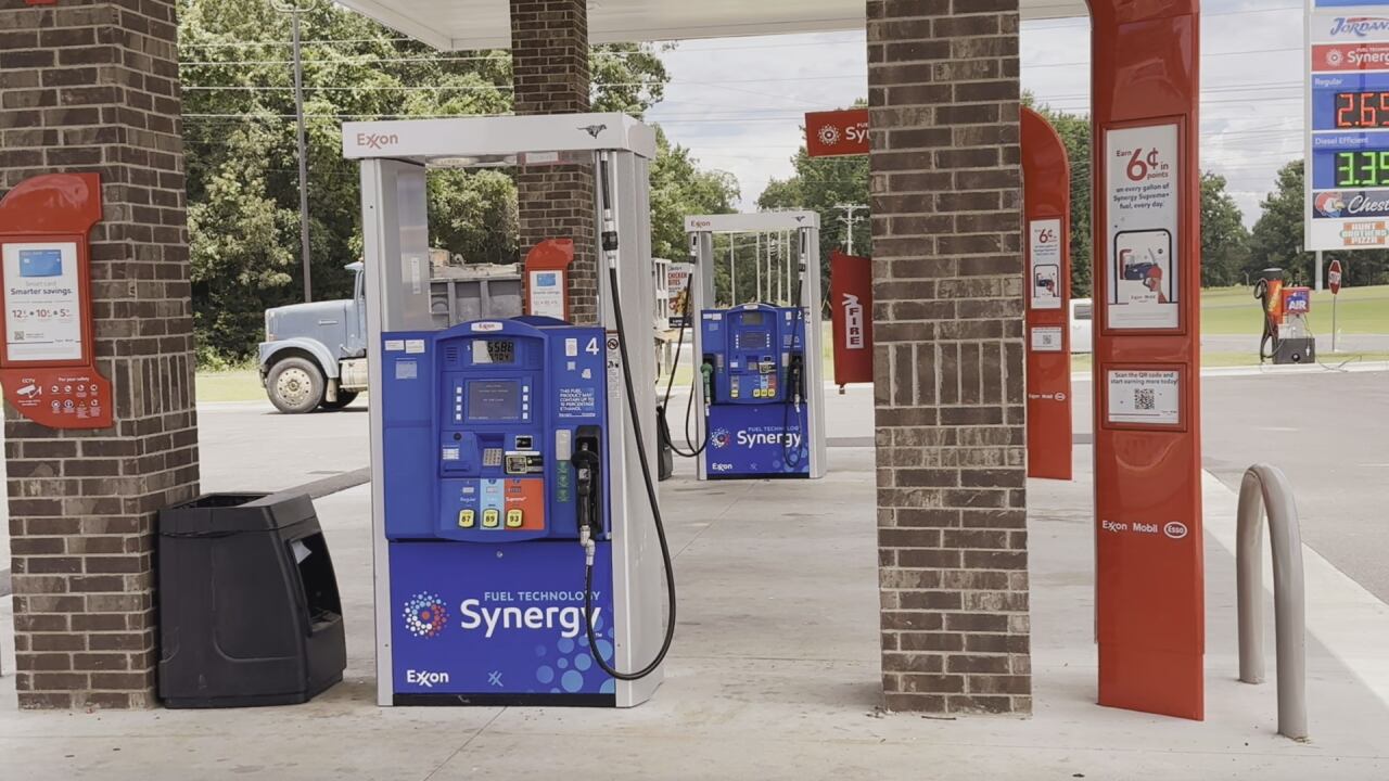 Low gas prices surprise holiday travelers