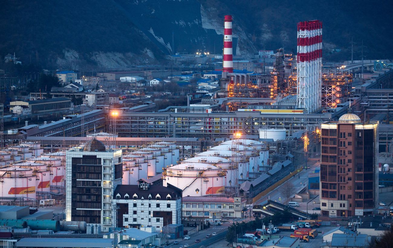 Explosions rock Russian Kupol plant and Saratov refinery - Ukrainian ...