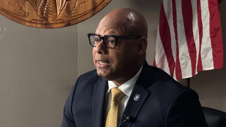 Shon Barnes confirmed as Seattle's new police chief, aims for full ...
