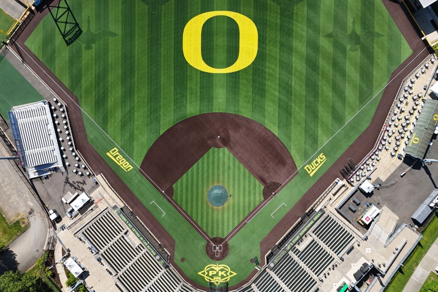 Oregon baseball adds 2 commitments from in-state recruits