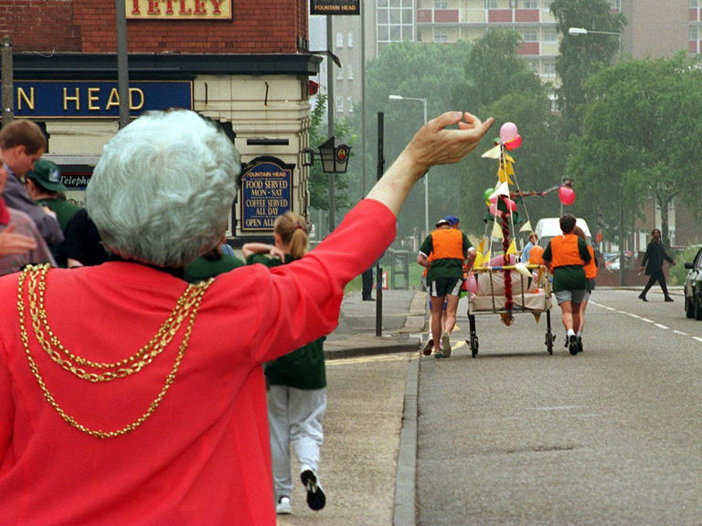 22 perspicacious photos take you back to Leeds in July 1997