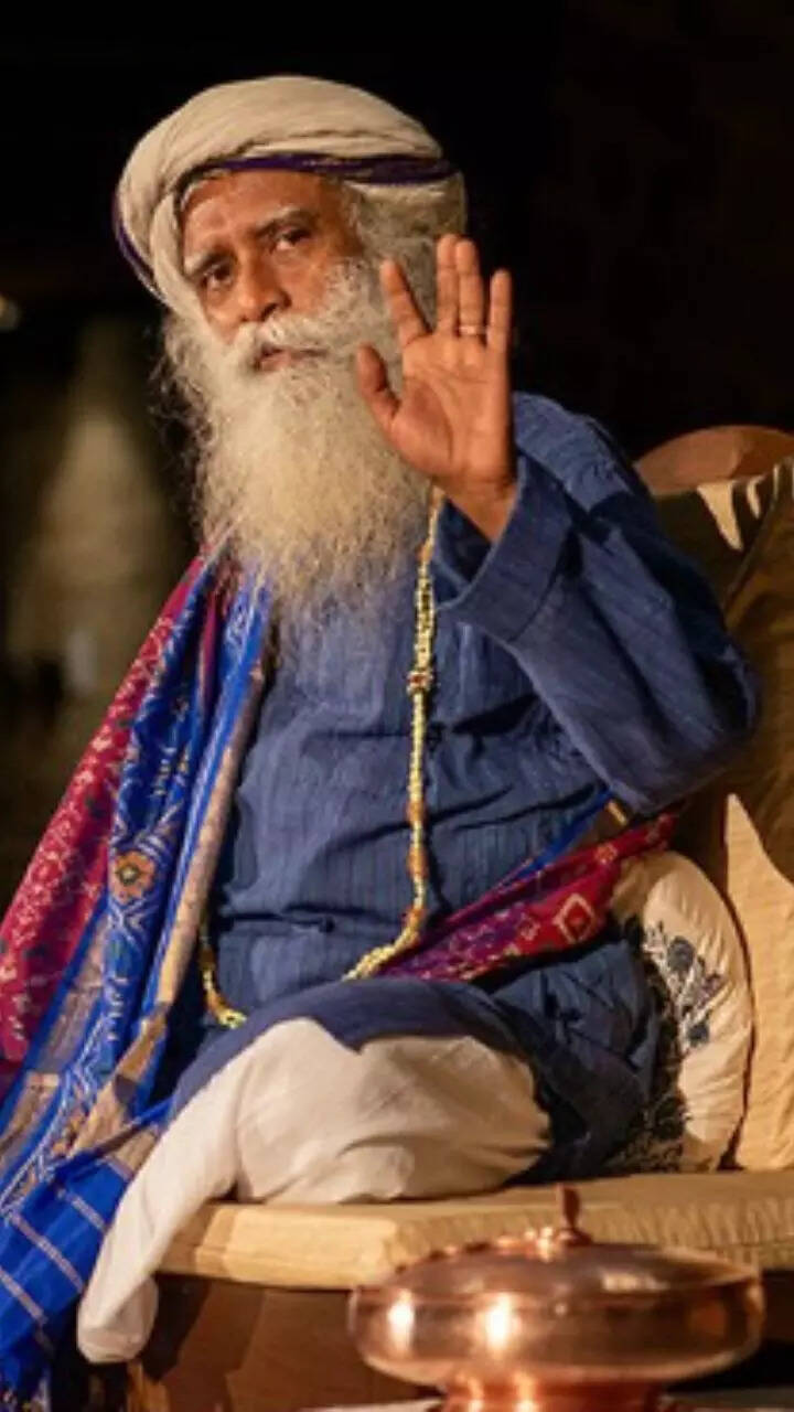10 inspiring quotes by Sadhguru on love and life