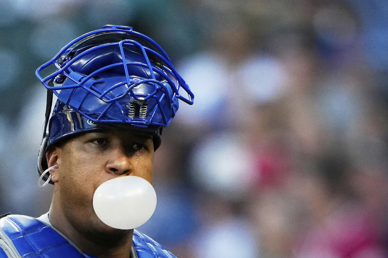 Perez’s 2-run double keys Royals over Mariners 6-3 for 2nd win in 10 games